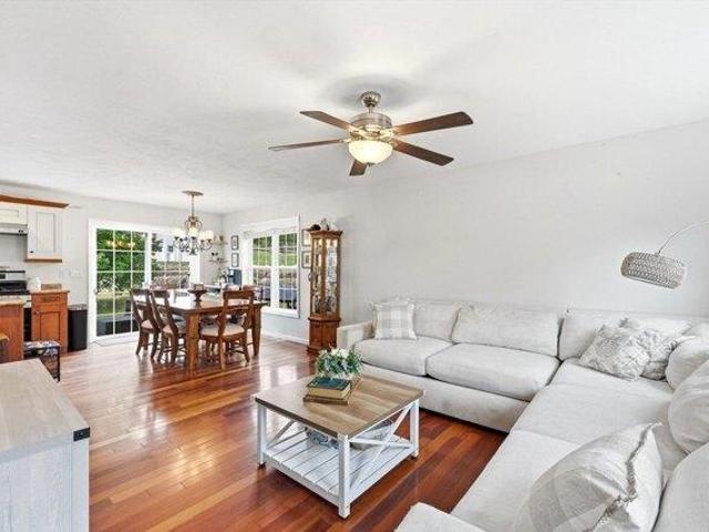 house with 5 bedroom, Dracut MA ES105230293