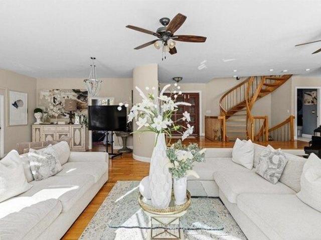 house with 5 bedroom, Dudley MA ES105256418