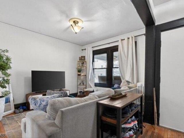 house with 5 bedroom, East Orange NJ ES104788657