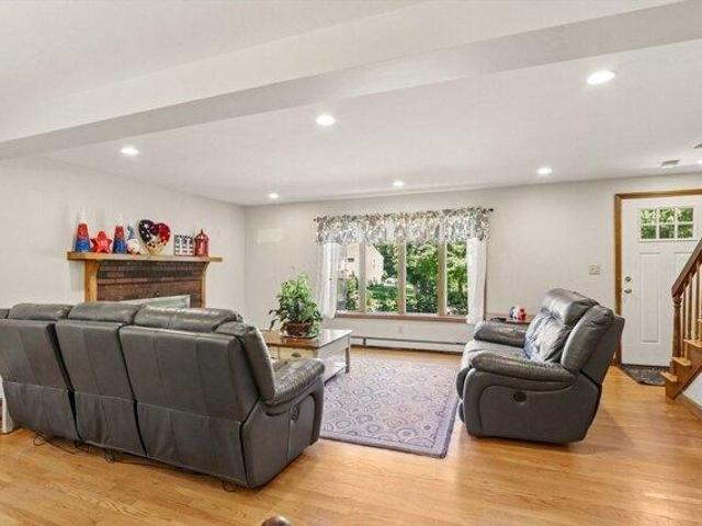 house with 5 bedroom, East Bridgewater MA ES103588515