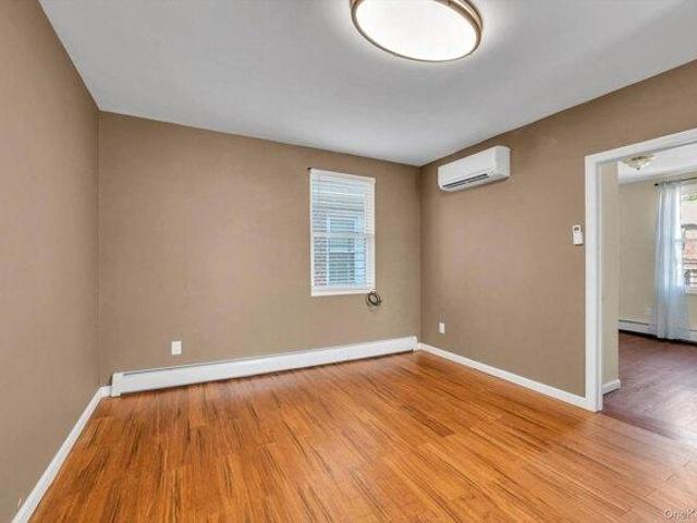 house with 5 bedroom, East Elmhurst NY ES104908253