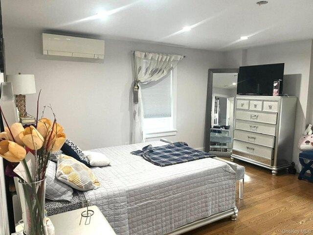 house with 5 bedroom, East Elmhurst NY ES103621169