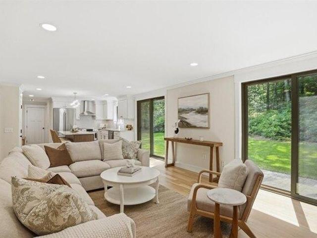 house with 5 bedroom, East Greenwich RI DS103431141