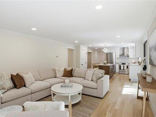 house with 5 bedroom, East Greenwich RI ES103431141
