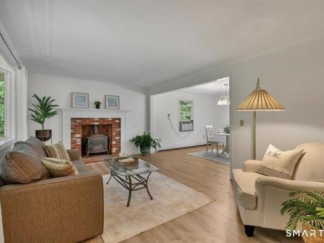 house with 5 bedroom, East Hampton CT ES104295483