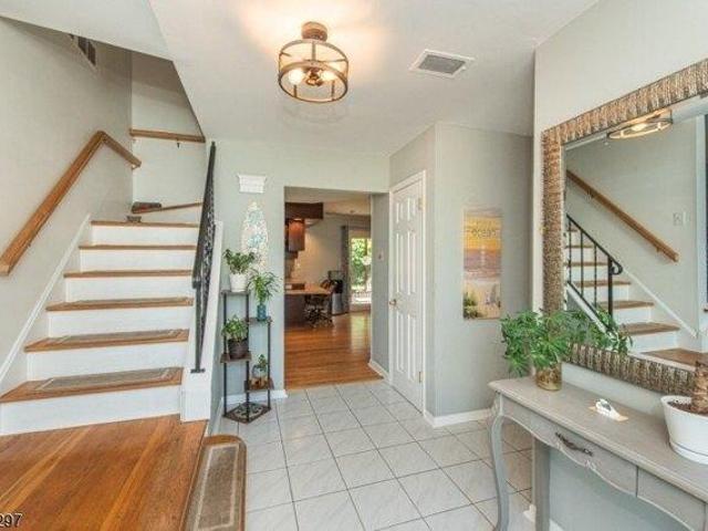 house with 5 bedroom, East Hanover NJ DLS102561515