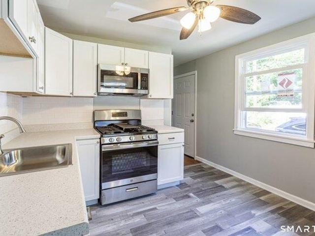 house with 5 bedroom, East Hartford CT ES104440991