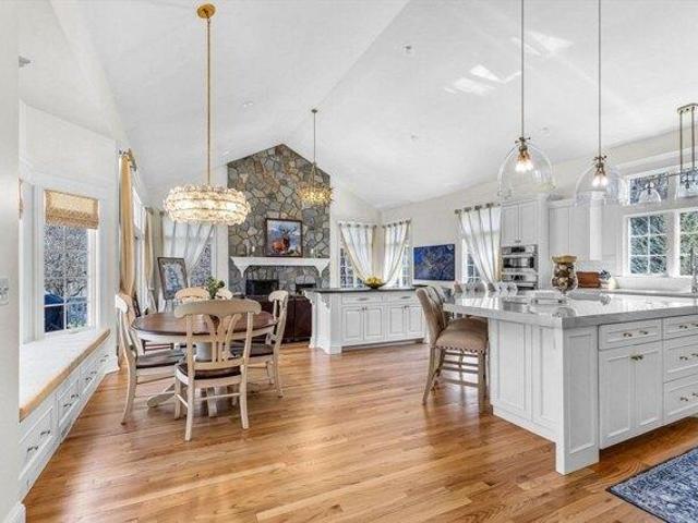 house with 5 bedroom, East Longmeadow MA DLS102028068
