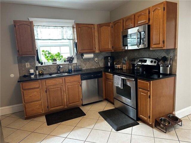 house with 5 bedroom, East Providence RI DLS103127334