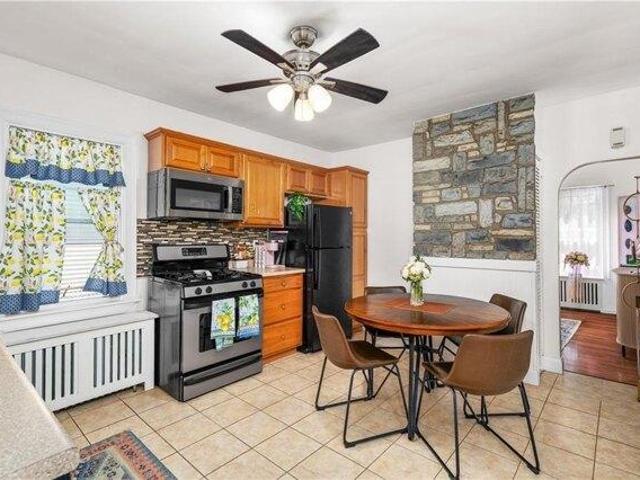 house with 5 bedroom, East Providence RI DS104295382