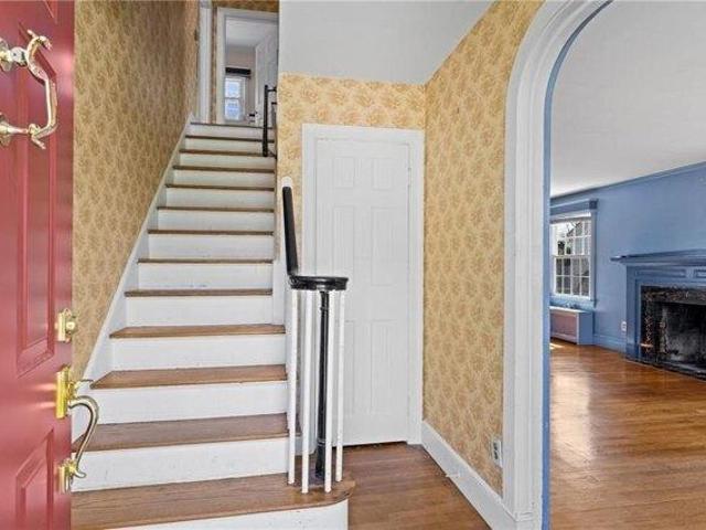 house with 5 bedroom, East Providence RI ES103186124