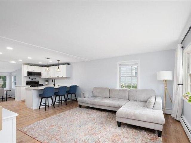 house with 5 bedroom, East Providence RI ES105123042