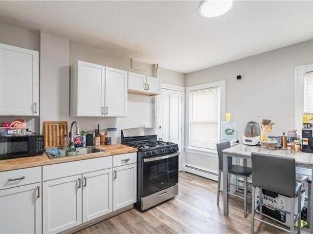 house with 5 bedroom, East Providence RI ES105156203
