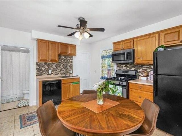 house with 5 bedroom, East Providence RI ES105192602