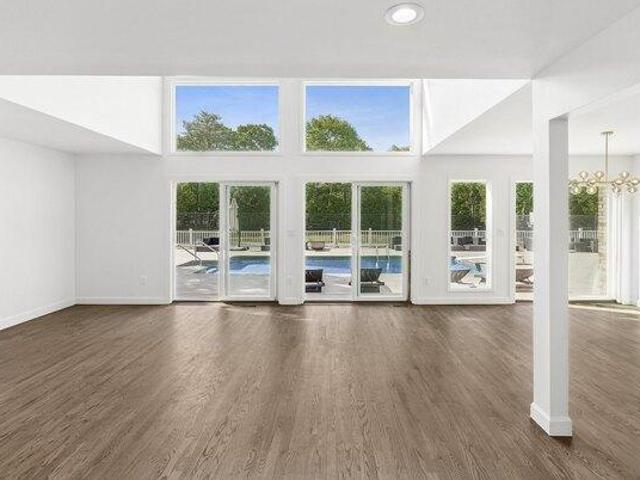 house with 5 bedroom, East Quogue NY ES104908310