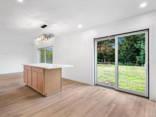 house with 5 bedroom, Eastchester NY ES105203099