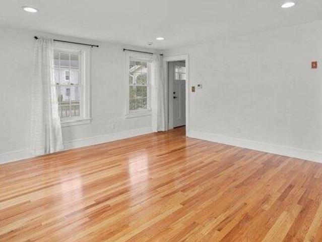 house with 5 bedroom, Easthampton MA ES105081687