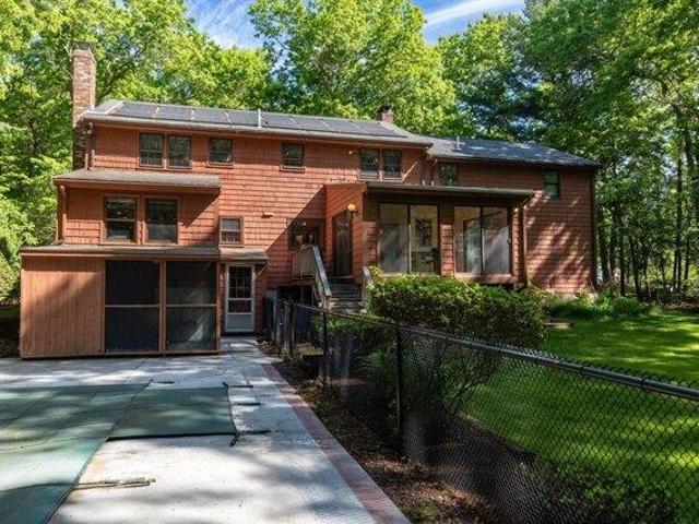 house with 5 bedroom, Easton MA ES103247749