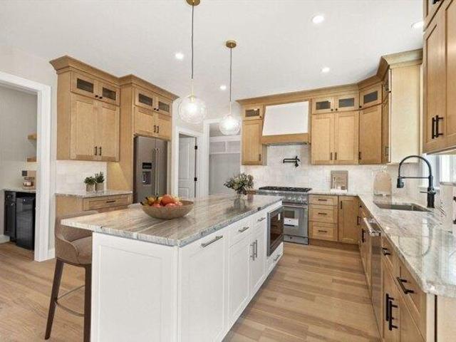 house with 5 bedroom, Easton MA ES105060954