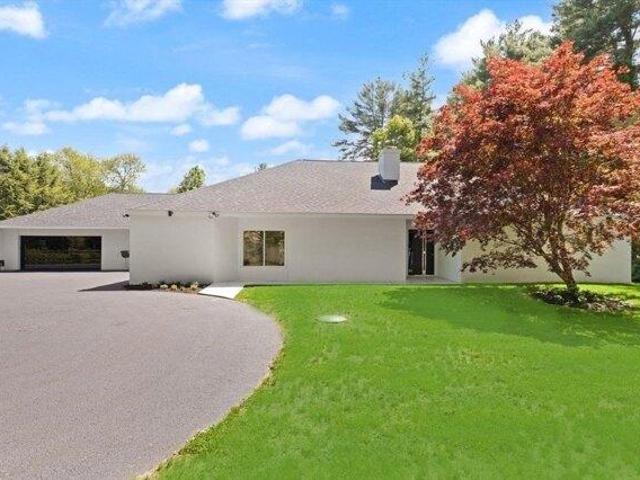 house with 5 bedroom, Easton MA ES105094494