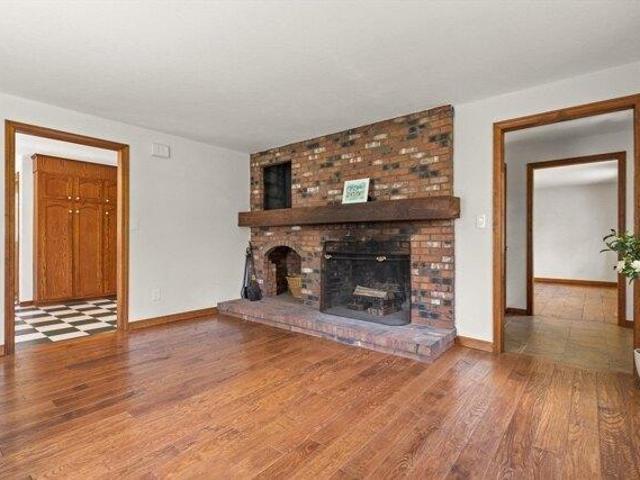 house with 5 bedroom, Easton MA ES105095335