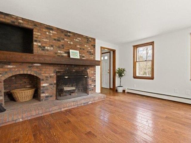 house with 5 bedroom, Easton MA ES105207554