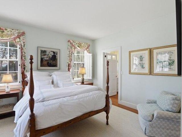 house with 5 bedroom, Edgartown MA ES105157101