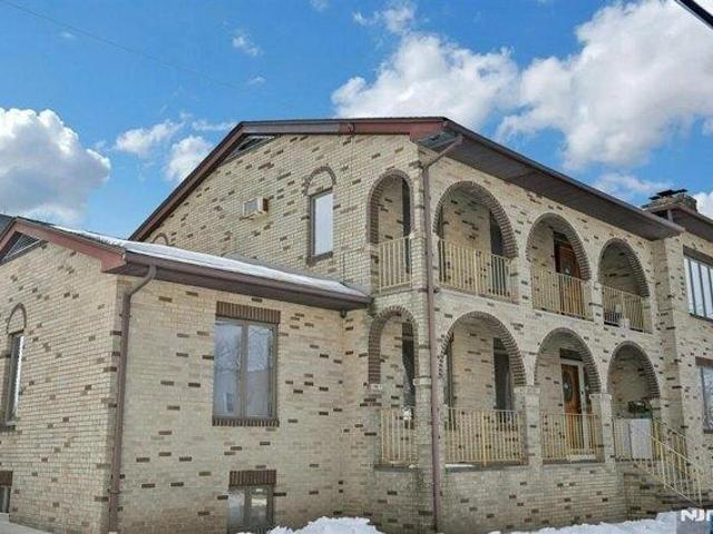 house with 5 bedroom, Elmwood Park NJ DS102827164