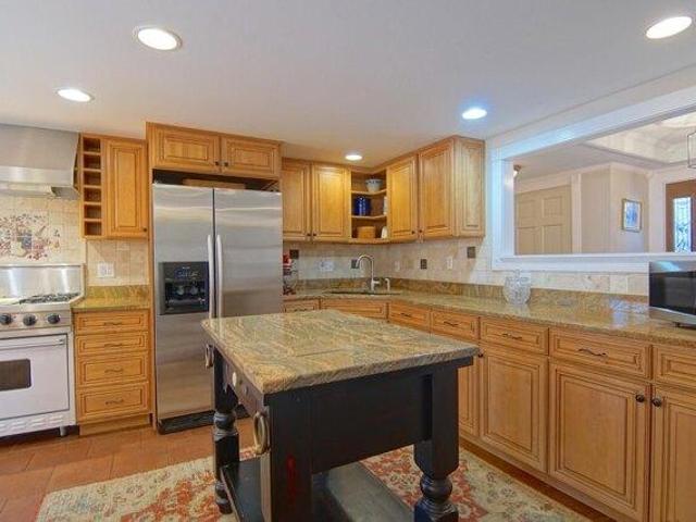 house with 5 bedroom, Eliot ME ES103929077