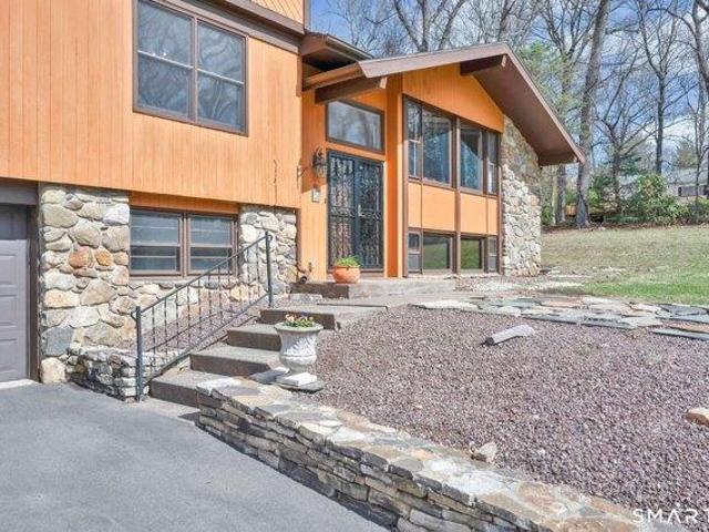 house with 5 bedroom, Ellington CT DS102157726