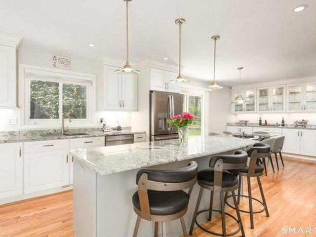house with 5 bedroom, Ellington CT ES103431584