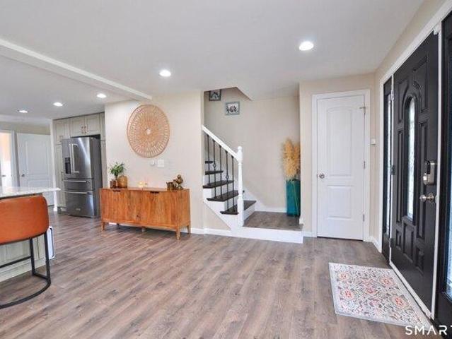 house with 5 bedroom, Ellington CT ES104266027