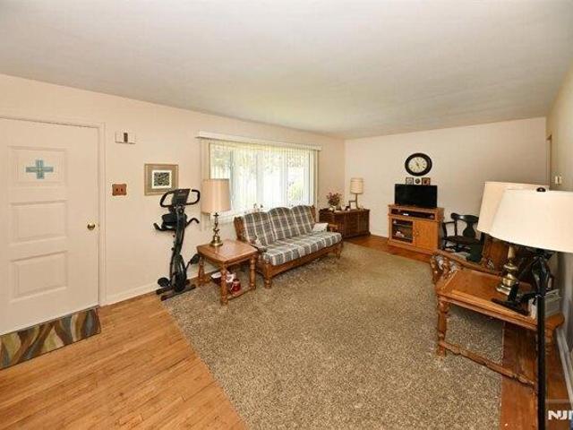house with 5 bedroom, Emerson NJ ES104689900