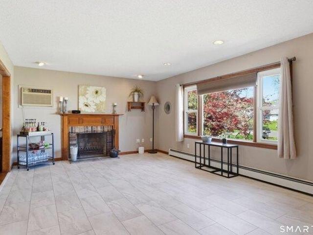 house with 5 bedroom, Enfield CT DLS101999584