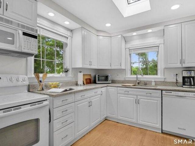 house with 5 bedroom, Enfield CT ES103885724