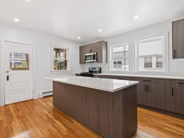 house with 5 bedroom, Everett MA ES104832142