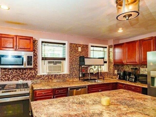 house with 5 bedroom, Everett MA ES104920742