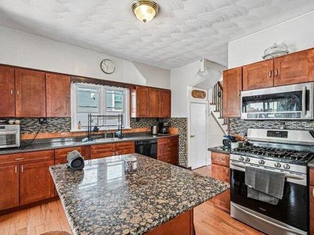 house with 5 bedroom, Everett MA ES103124519