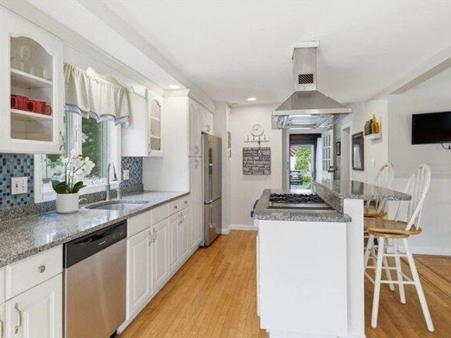 house with 5 bedroom, Everett MA ES103160066
