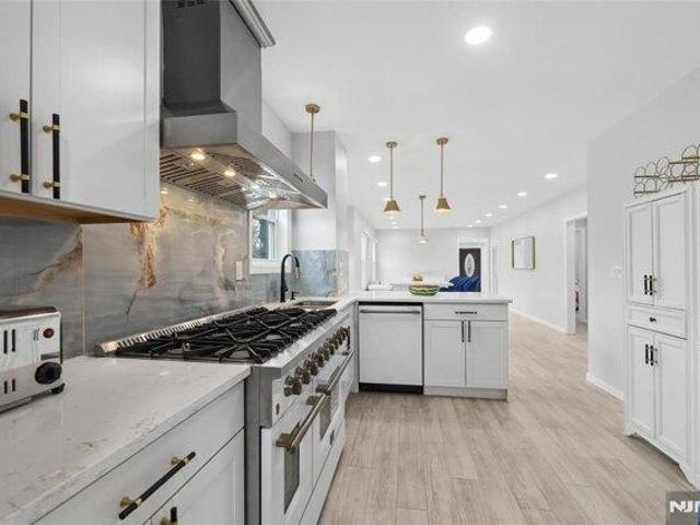 house with 5 bedroom, Fair Lawn NJ ES104189074