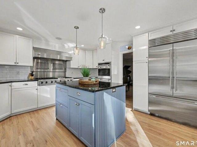 house with 5 bedroom, Fairfield CT ES104265358