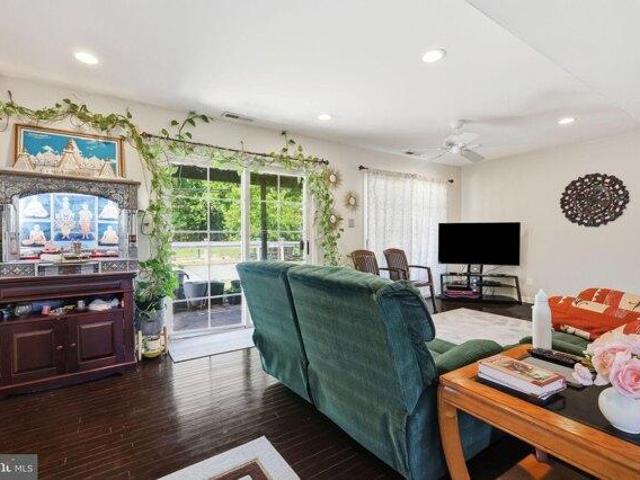 house with 5 bedroom, Fairless Hills PA ES104906316