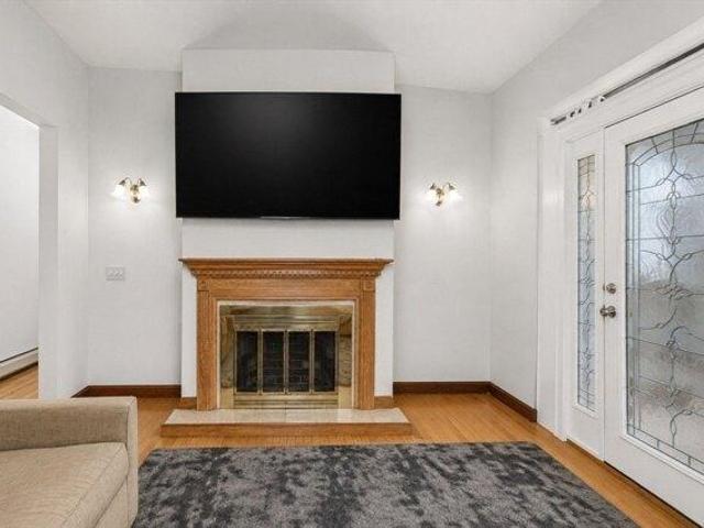 house with 5 bedroom, Fall River MA DLS102062360