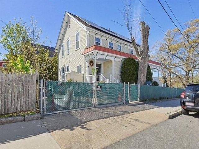 house with 5 bedroom, Fall River MA DLS102369488