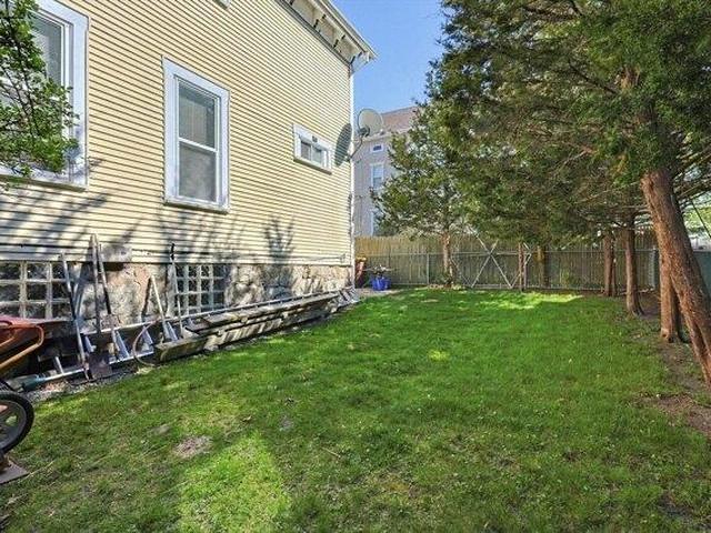 house with 5 bedroom, Fall River MA ES104043729