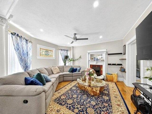 house with 5 bedroom, Fall River MA ES104192673