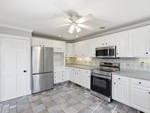 house with 5 bedroom, Fall River MA ES105095652