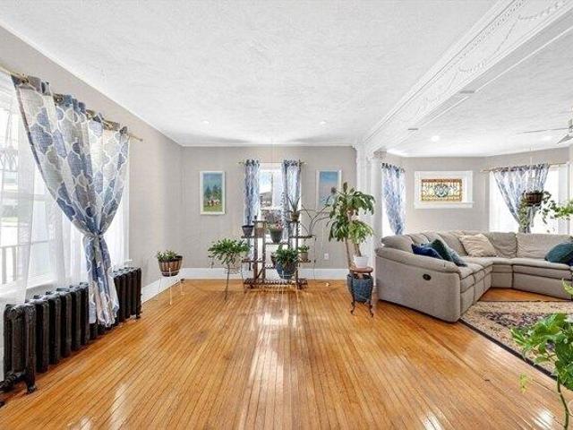house with 5 bedroom, Fall River MA ES103250536