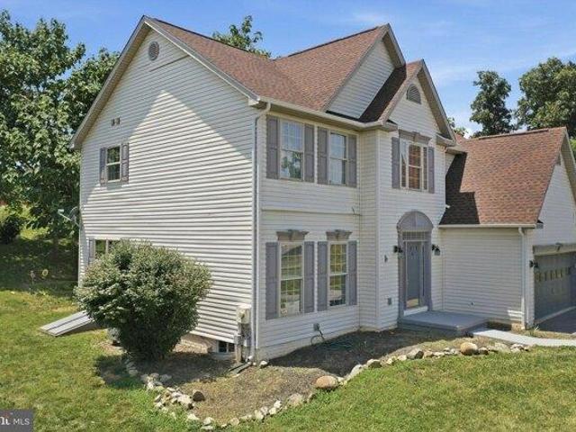house with 5 bedroom, Falling Waters WV ES104908527