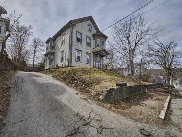 house with 5 bedroom, Fitchburg MA DLS102761684